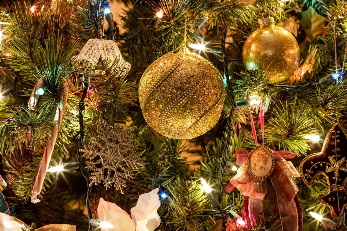 Authentic Victorian Christmas Tree Trimming Guide | Recipe Rewind